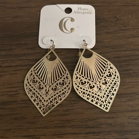 Charming Charlie | Jewelry | Nwt Gold Hanging Earrings | Poshmark